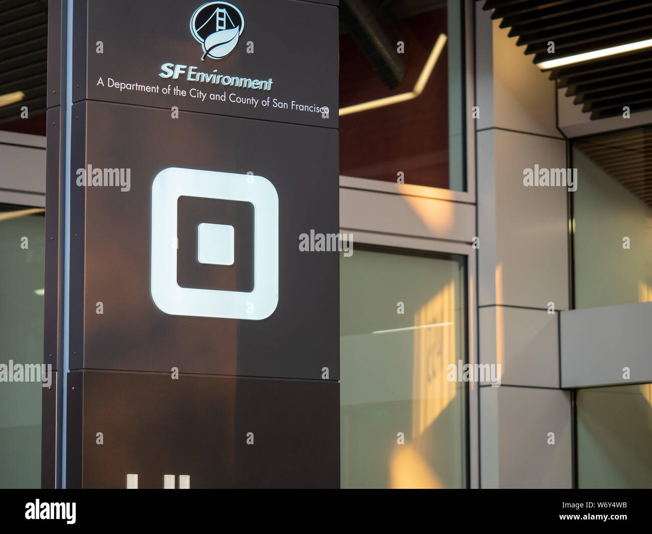 Cashless sign cafe hi-res stock photography and images - Alamy