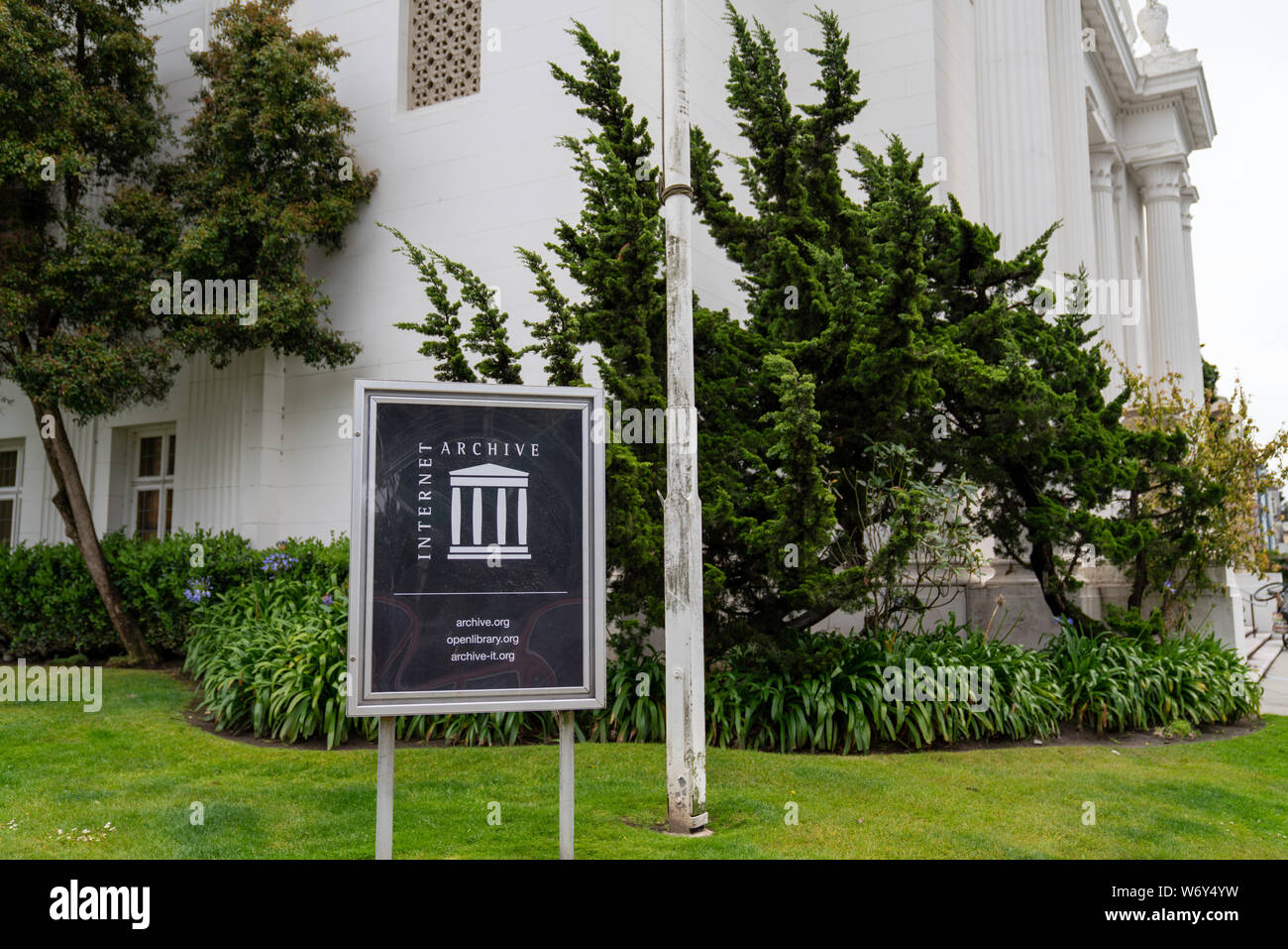 Internet Archive sign and logo outside of headquarters building Stock ...