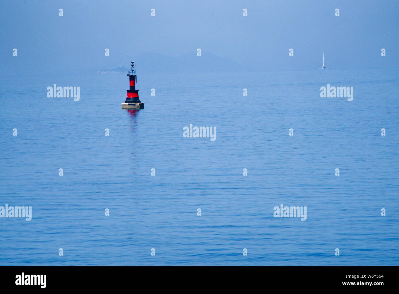 Yellow black boat hi-res stock photography and images - Alamy