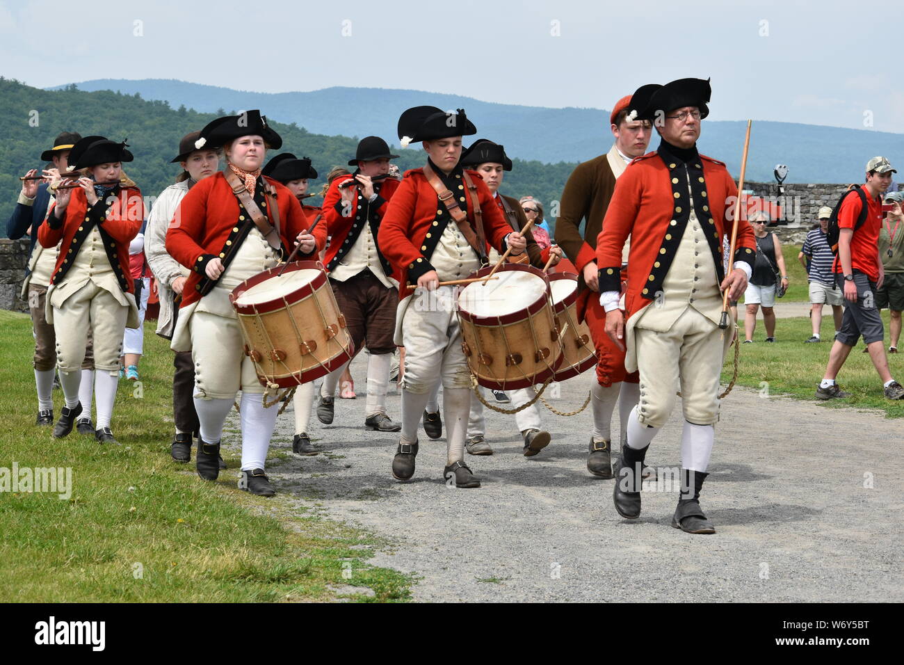 Colonist and the british soldiers hi-res stock photography and images ...