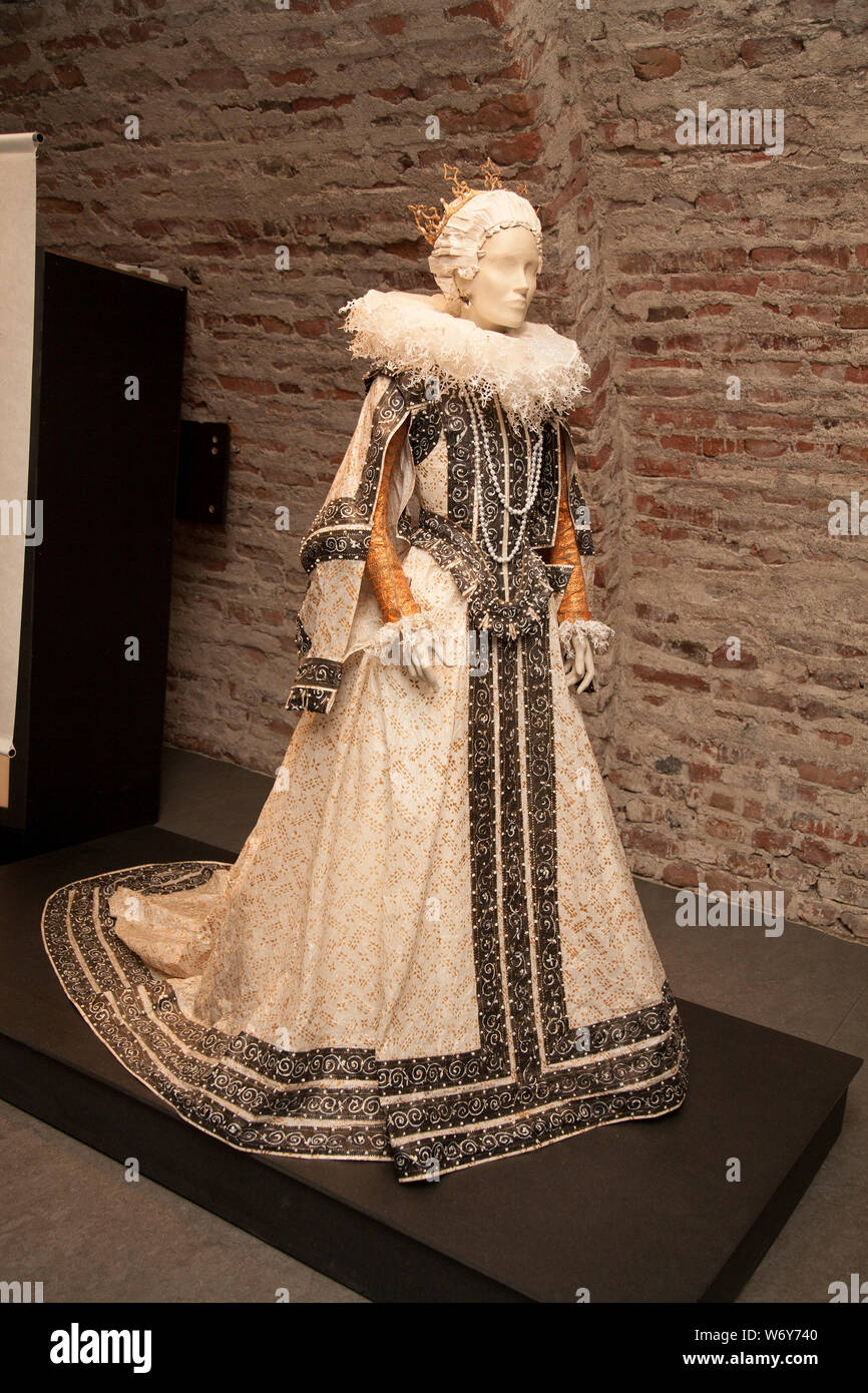 ISABELLE DE BORCHGRAVE Belgian artist exhibition at Royal Palace Armory ...