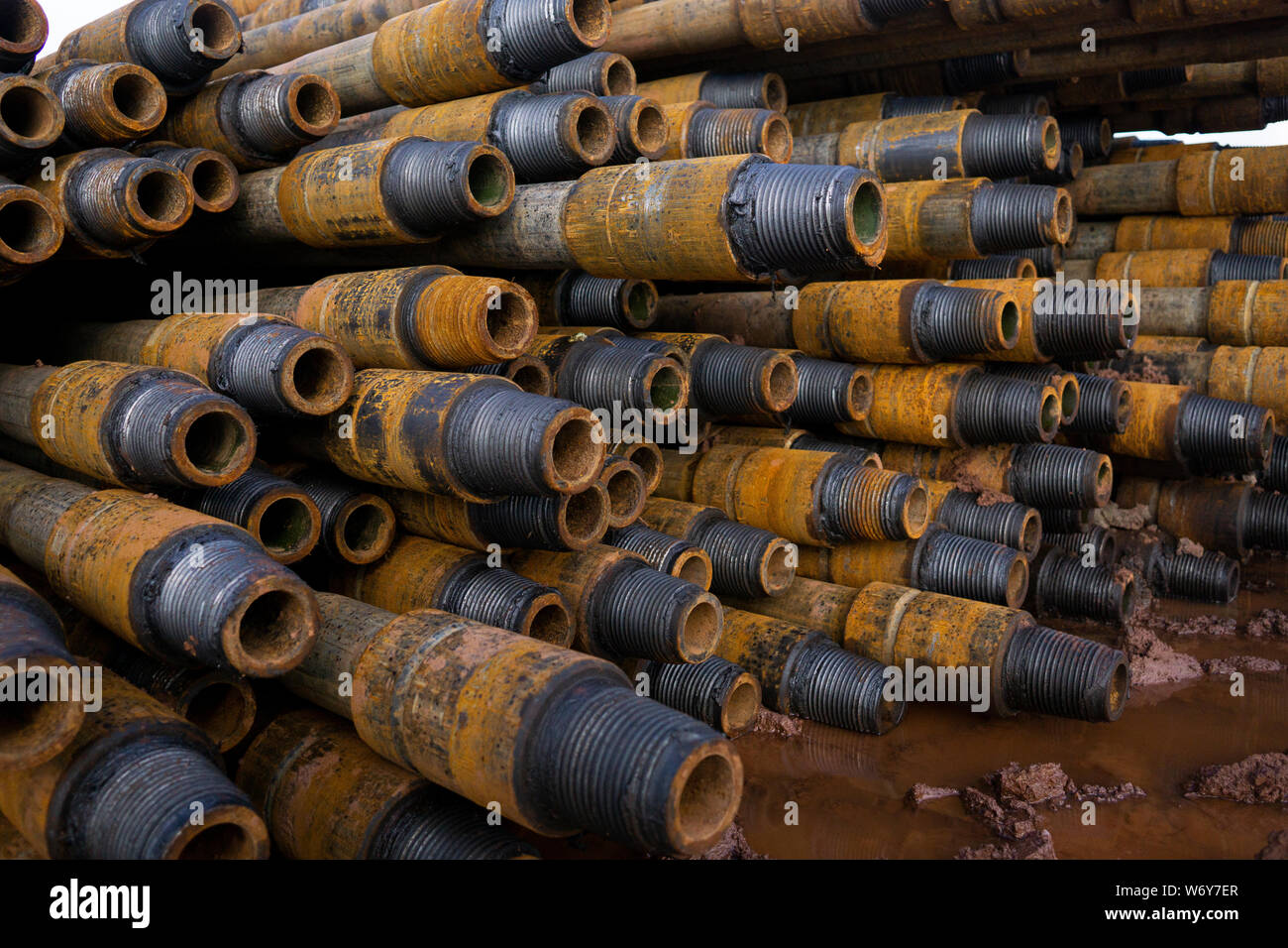Drilling of oil and gas wells. Drill pipe inspection. Tubing for oil ...