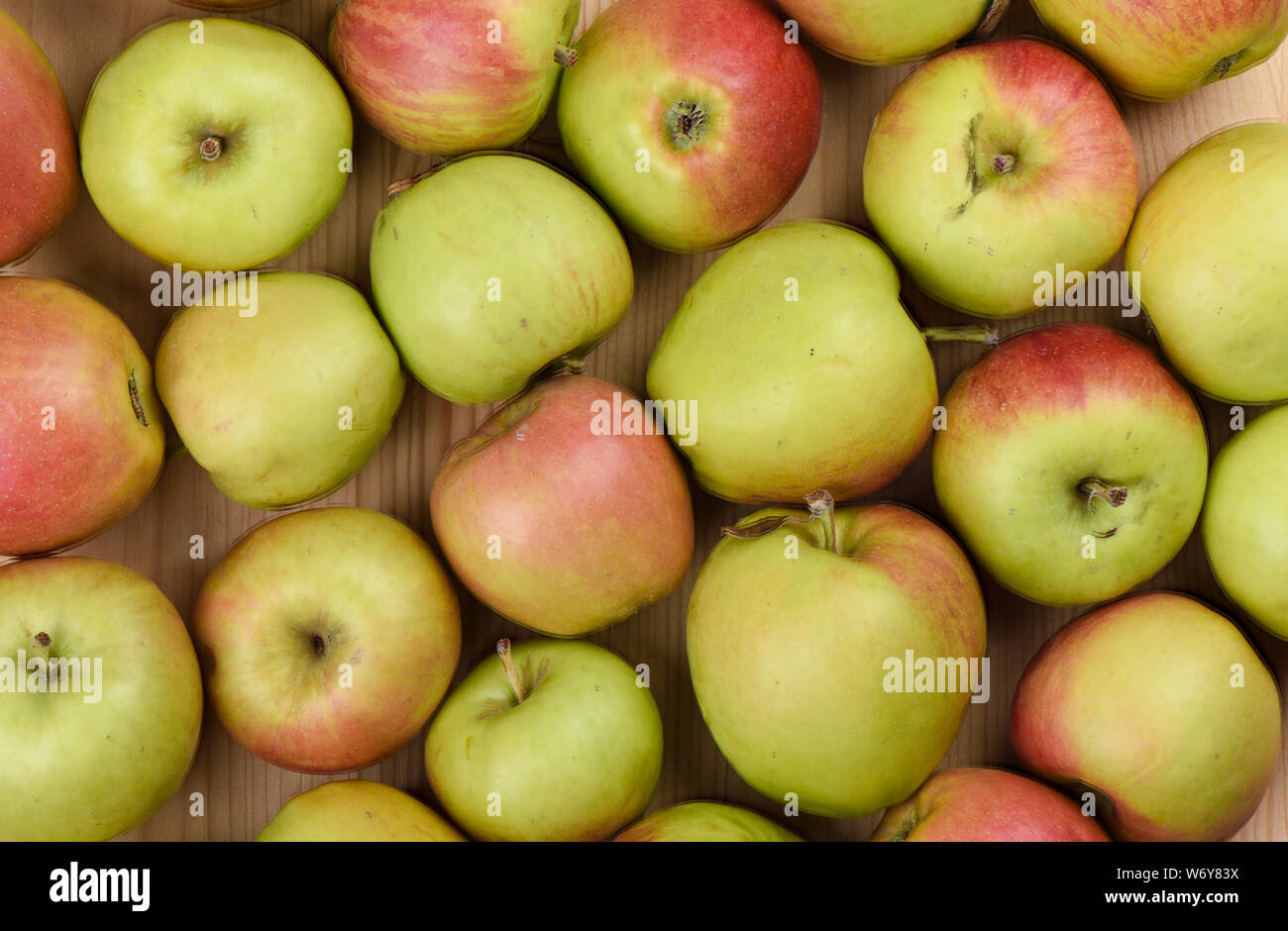 A lot of apples hi-res stock photography and images - Alamy