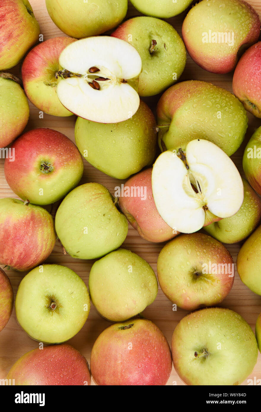 A lot of apples hi-res stock photography and images - Alamy