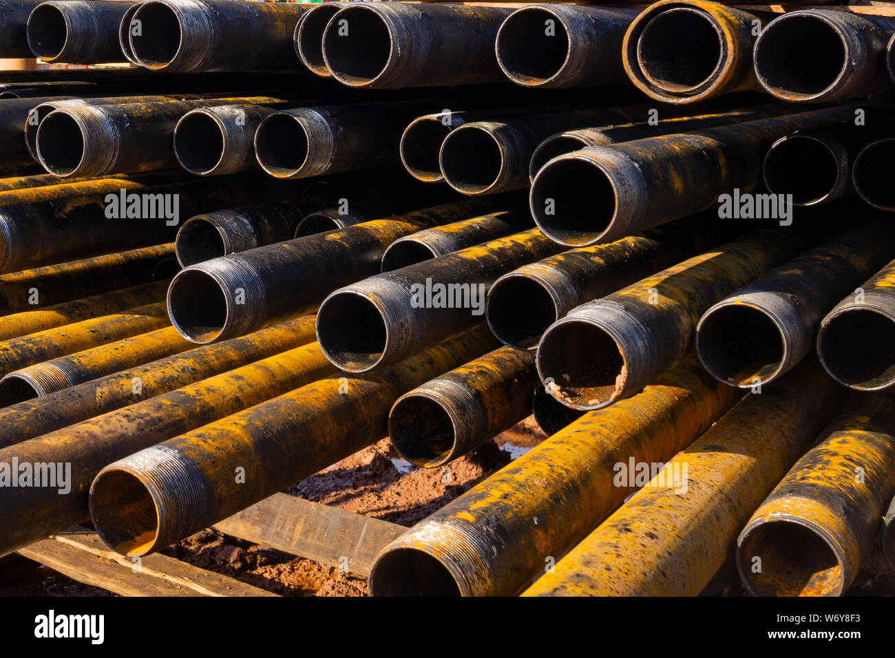 Drilling of oil and gas wells. Drill pipe inspection. Tubing for oil ...