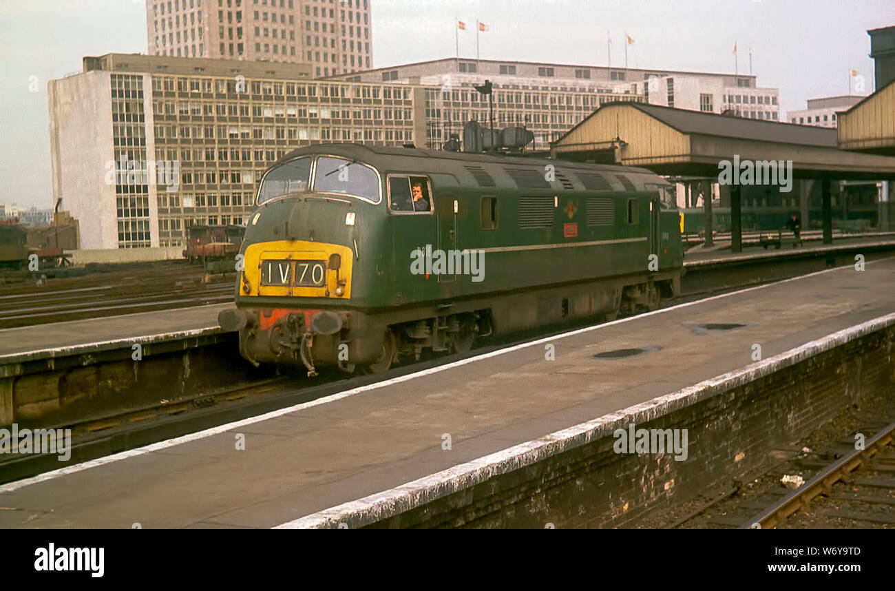 British Railways Type 4 Warship Diesel-Hydraulic No.818 at Waterloo -1 ...