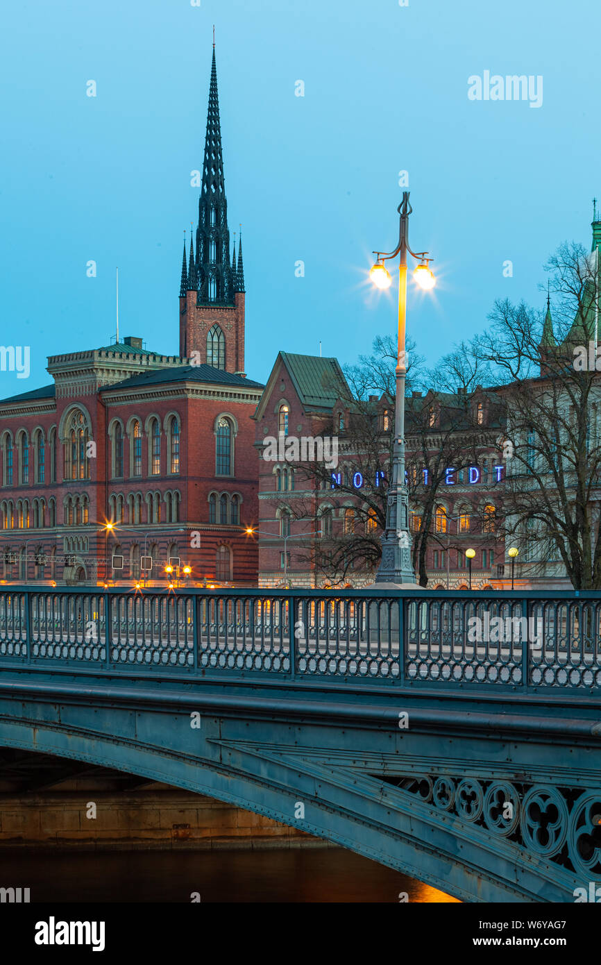 The Riddarholm Church tower above Vasabron bridge in the evening Stock ...