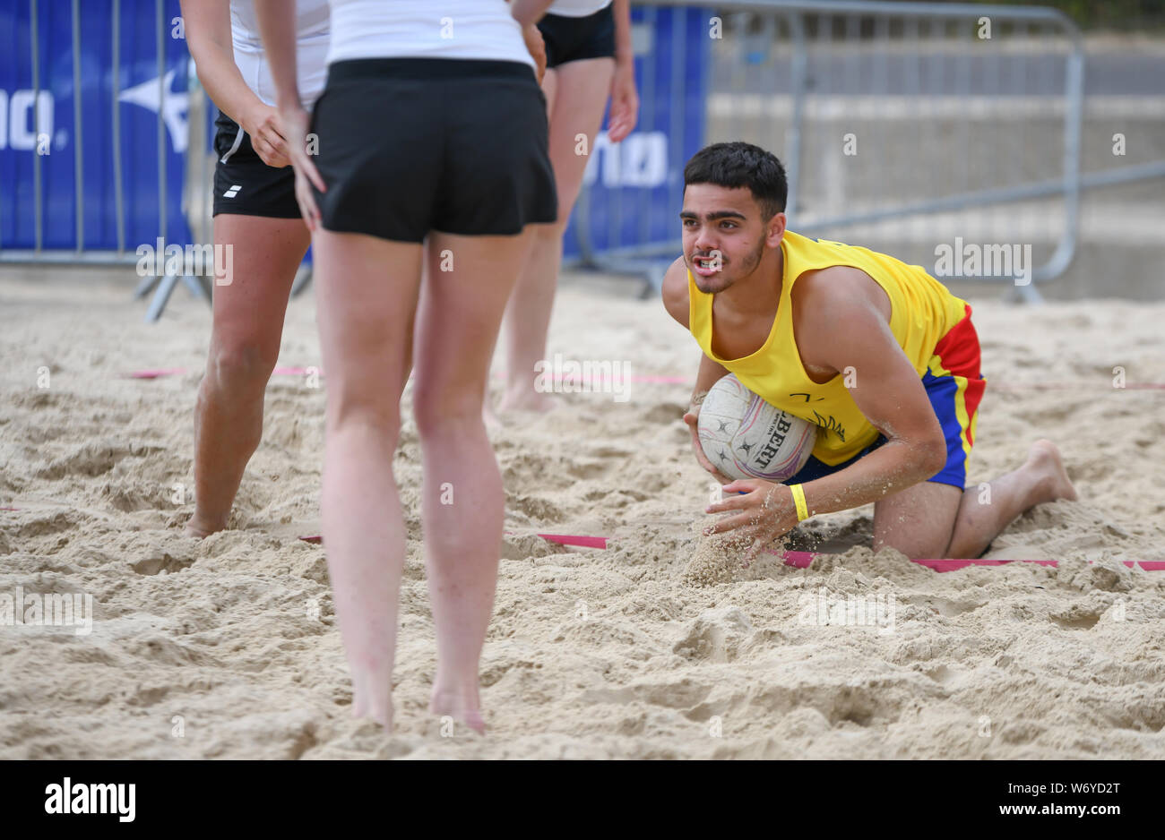 Netball uk teenagers hi-res stock photography and images - Alamy