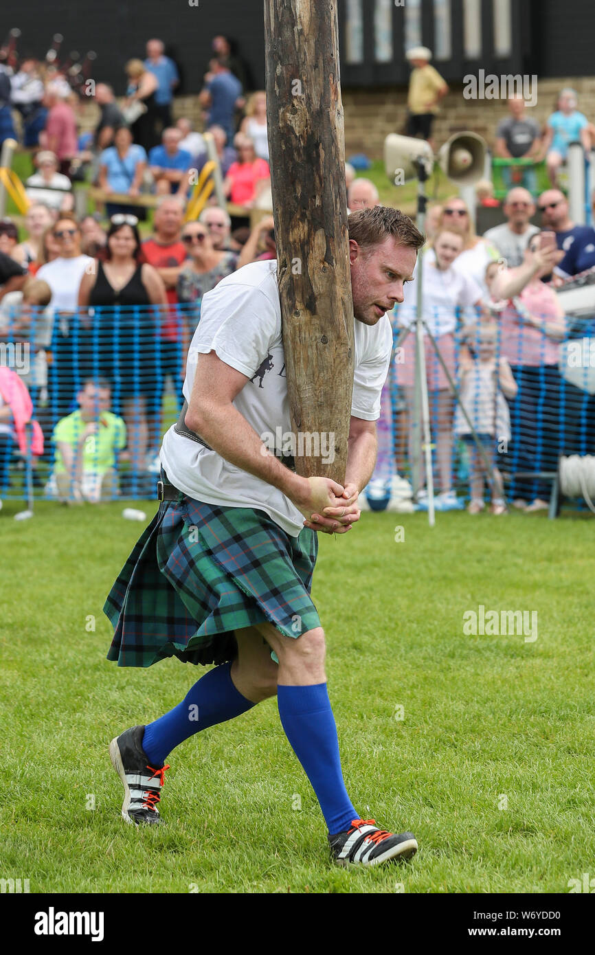 Kilt man lifting hi-res stock photography and images - Alamy
