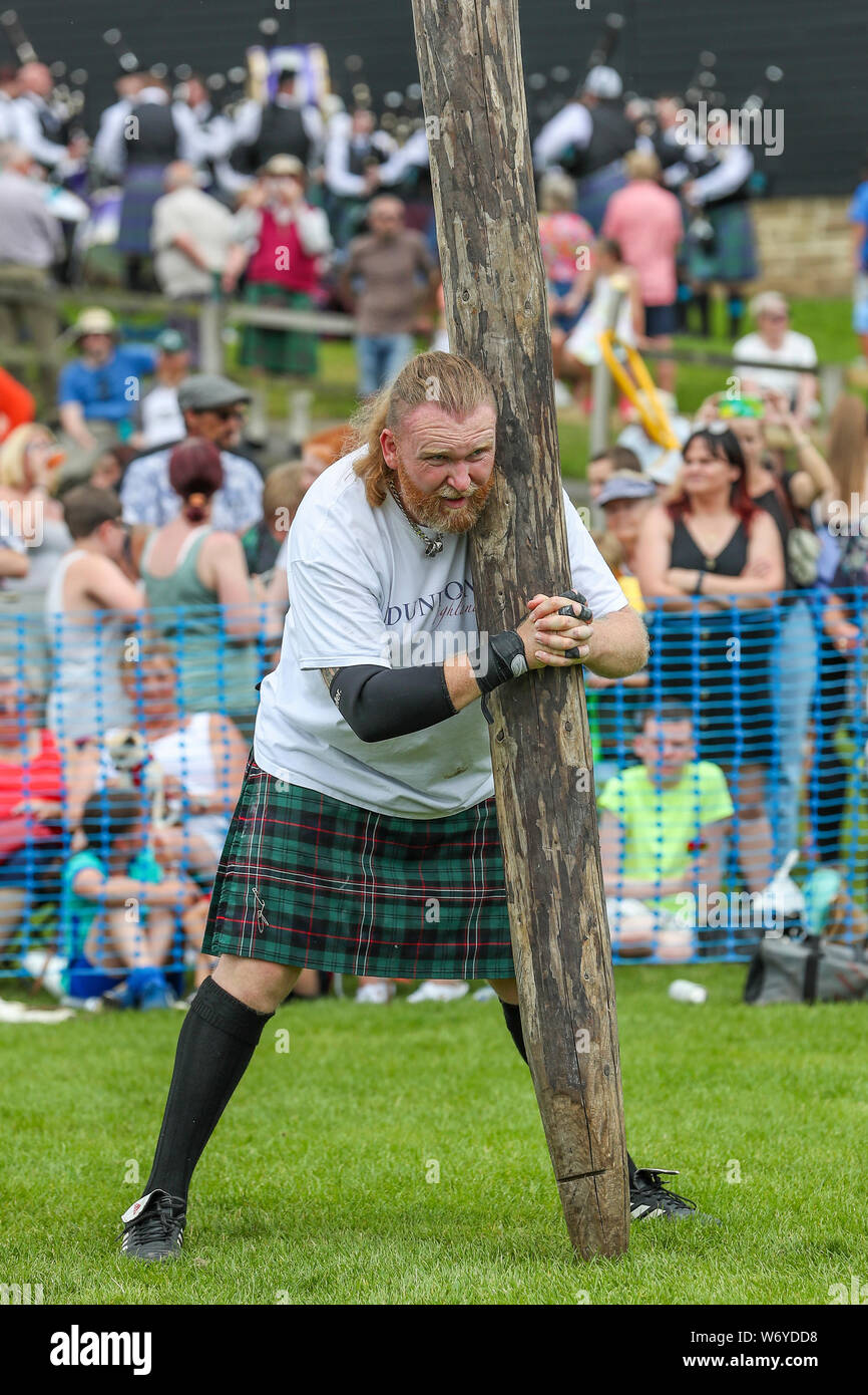 Caber toss hi-res stock photography and images - Alamy