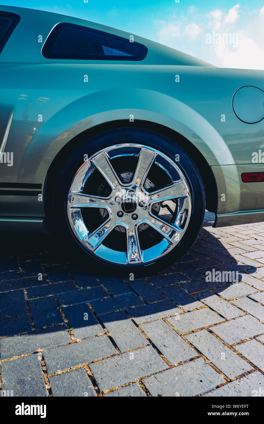 Side view of a wheel from a vintage car Stock Photo - Alamy