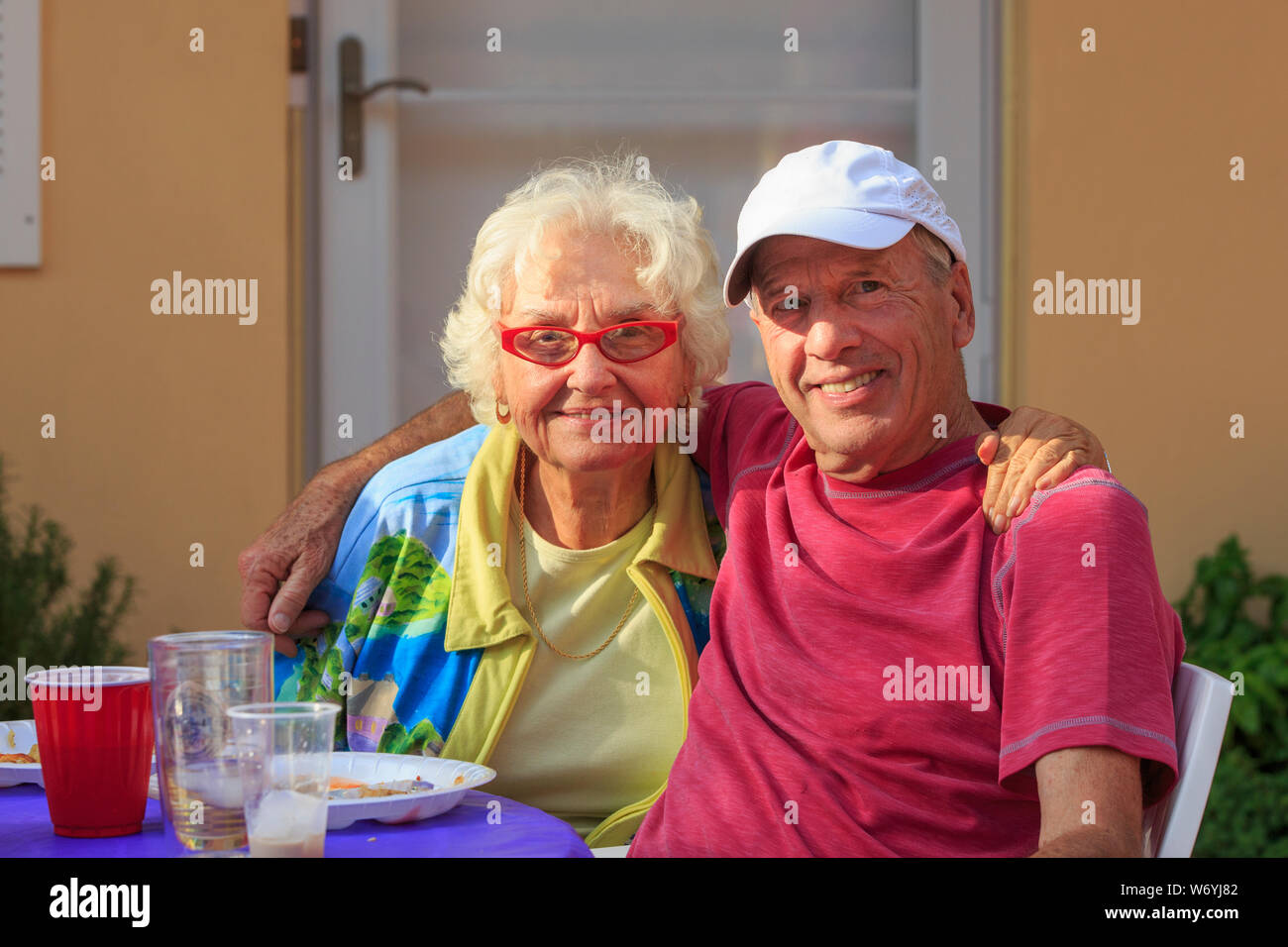 Old couple dinner hi-res stock photography and images - Alamy