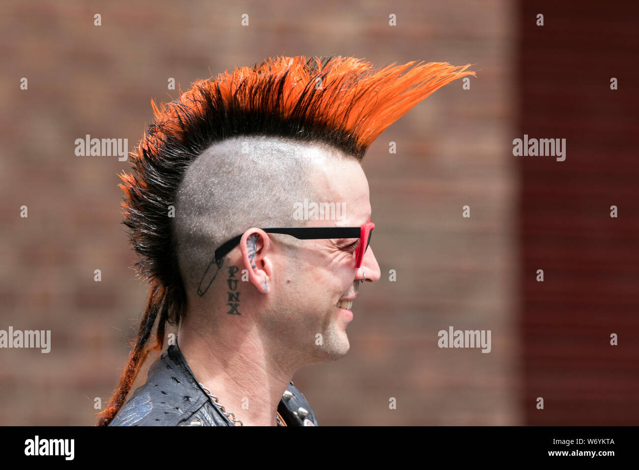 Punk musicians hi-res stock photography and images - Alamy