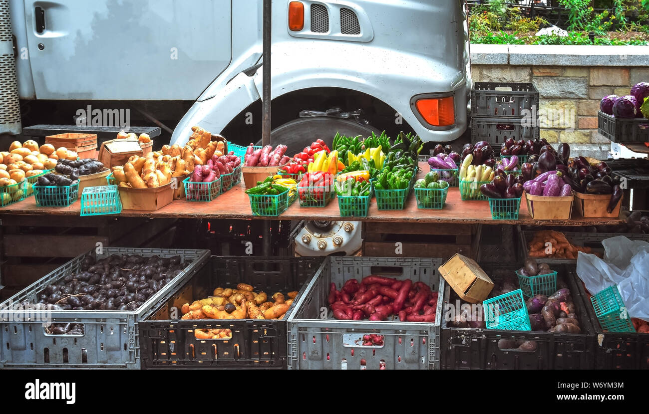 Organic local food street market. NYC. USA Stock Photo - Alamy