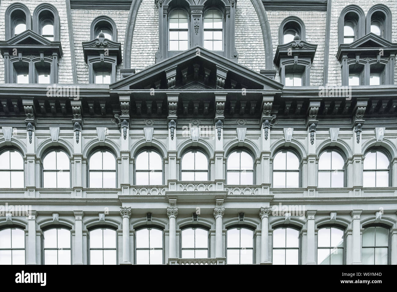 Classic arched windows hi-res stock photography and images - Alamy