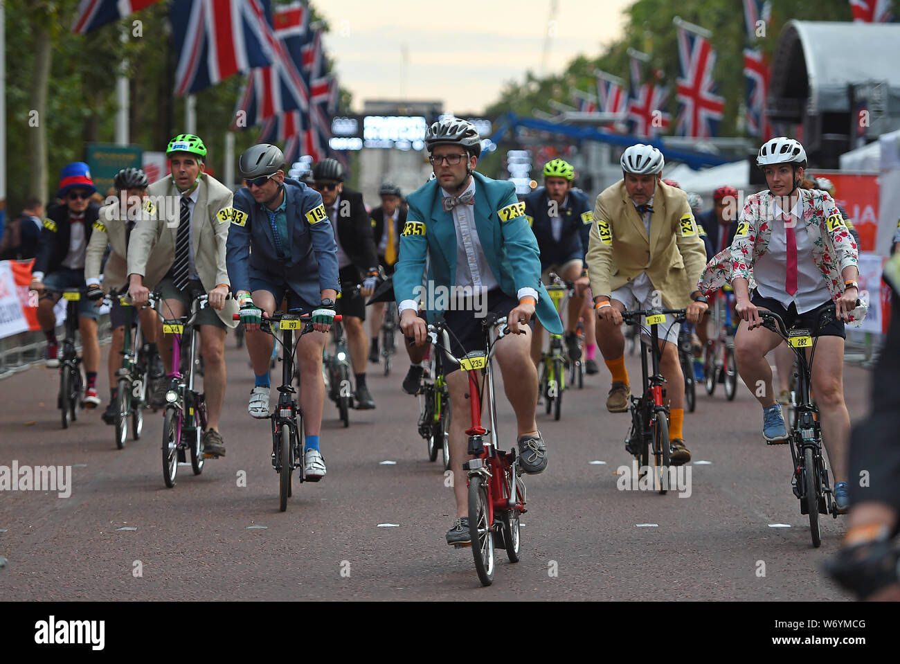 Brompton world championship final on day one prudential ride london hi ...