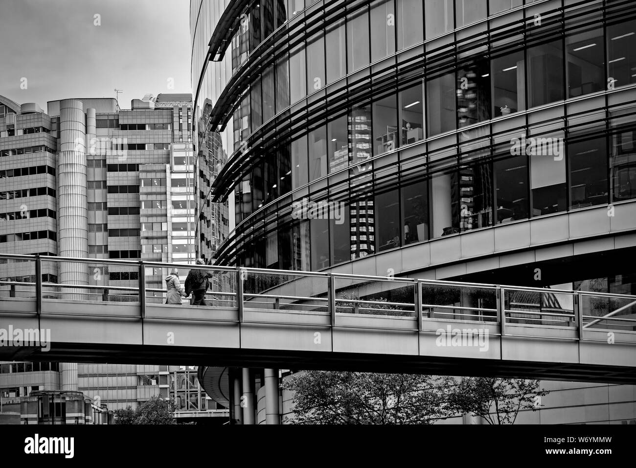 Walkway between buildings hi-res stock photography and images - Alamy