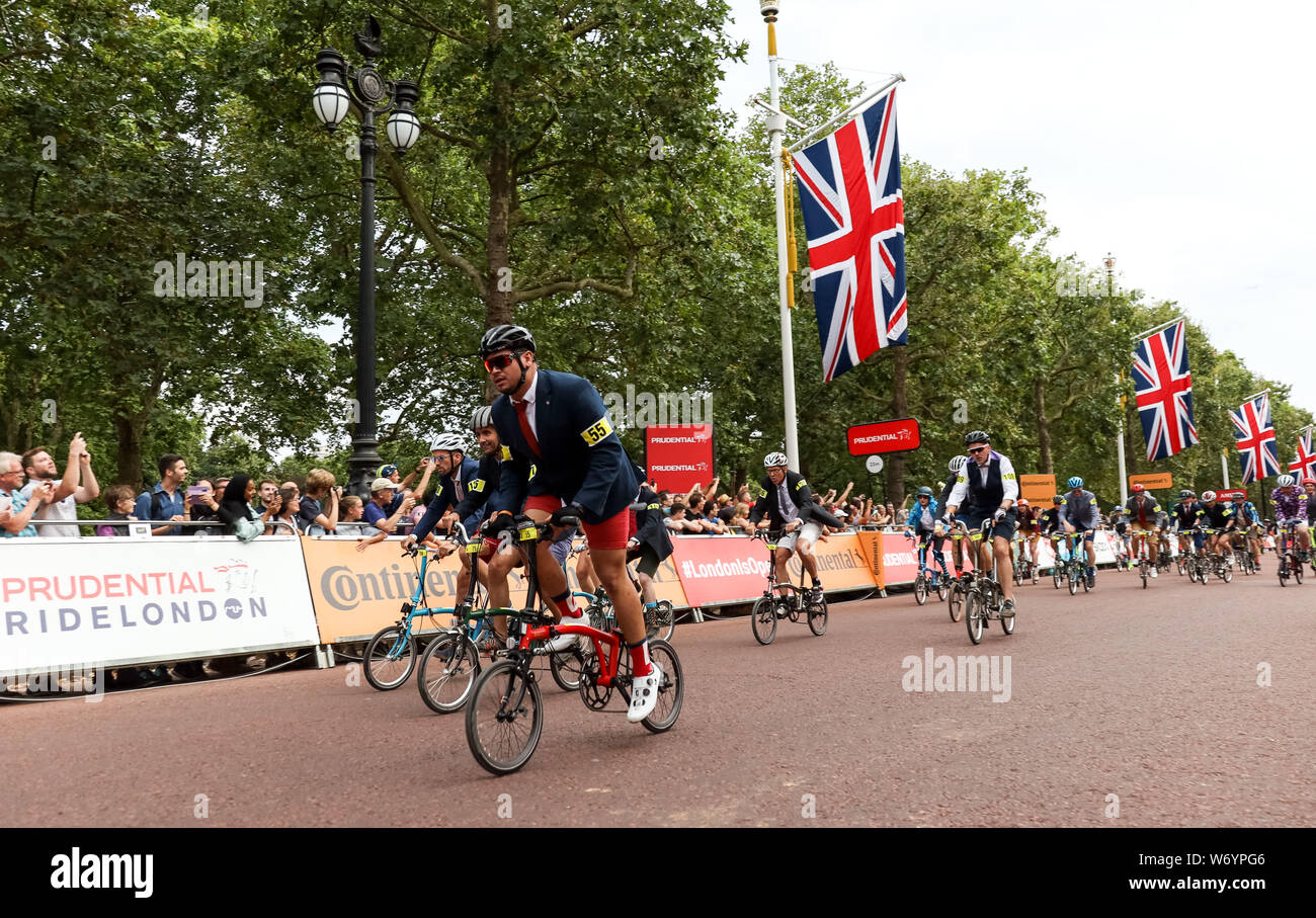 Action from the Brompton race on day one of the 2019 Prudential ...