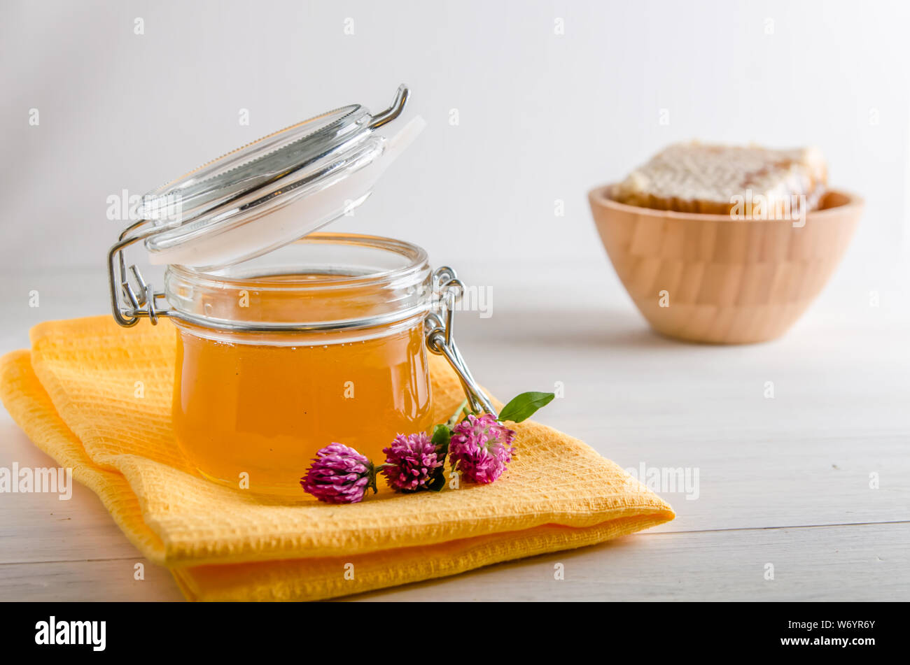 Honeycomb flower hi-res stock photography and images - Alamy