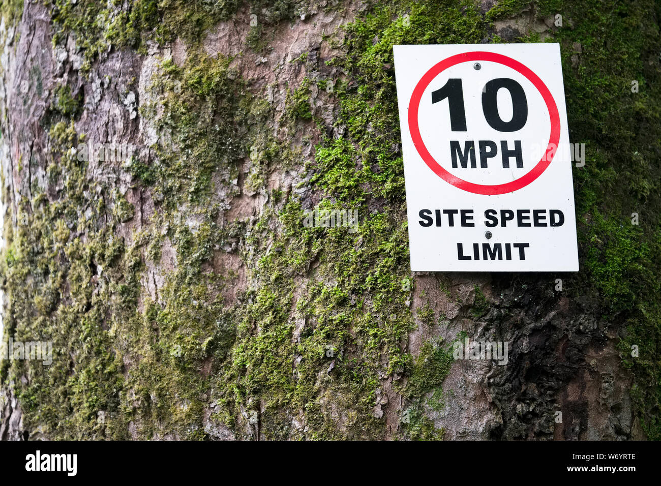 10 mph construction site speed safety sign Stock Photo - Alamy