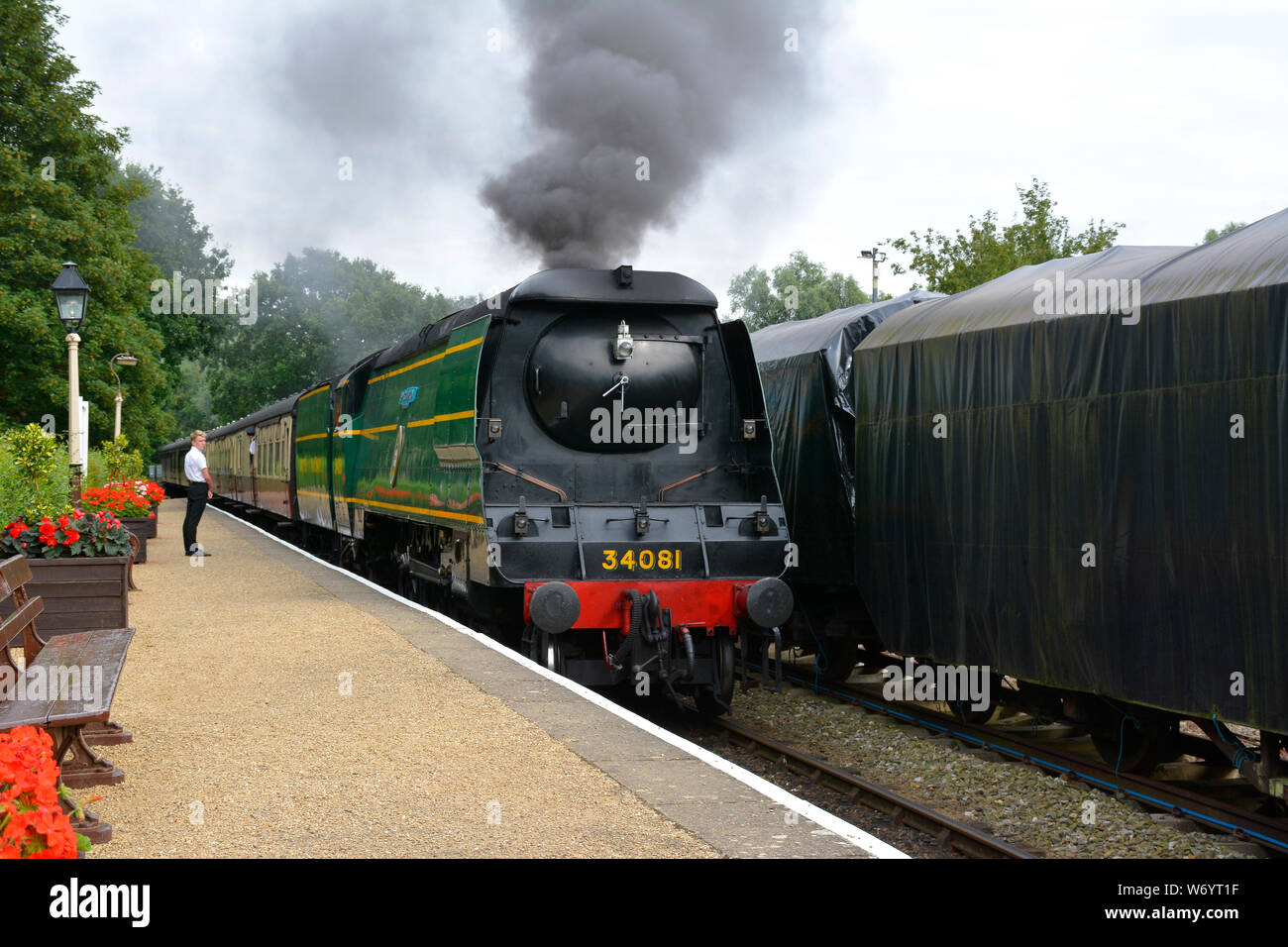 Battle of Britain Class Steam Locomotive 34081 '92 Squadron' at the ...