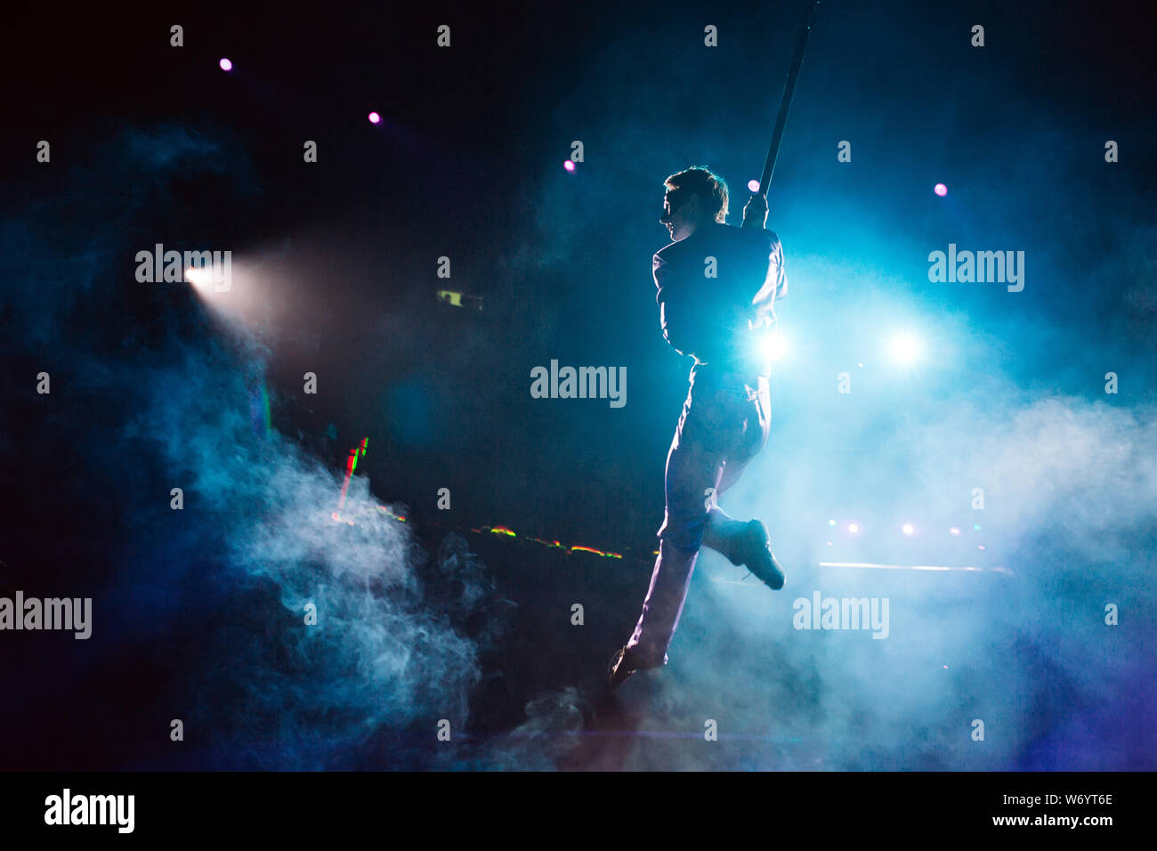 Circus acrobat hi-res stock photography and images - Alamy