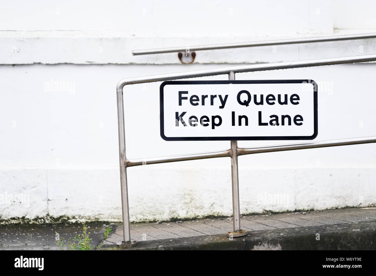 Queue ferry scottish hi-res stock photography and images - Alamy