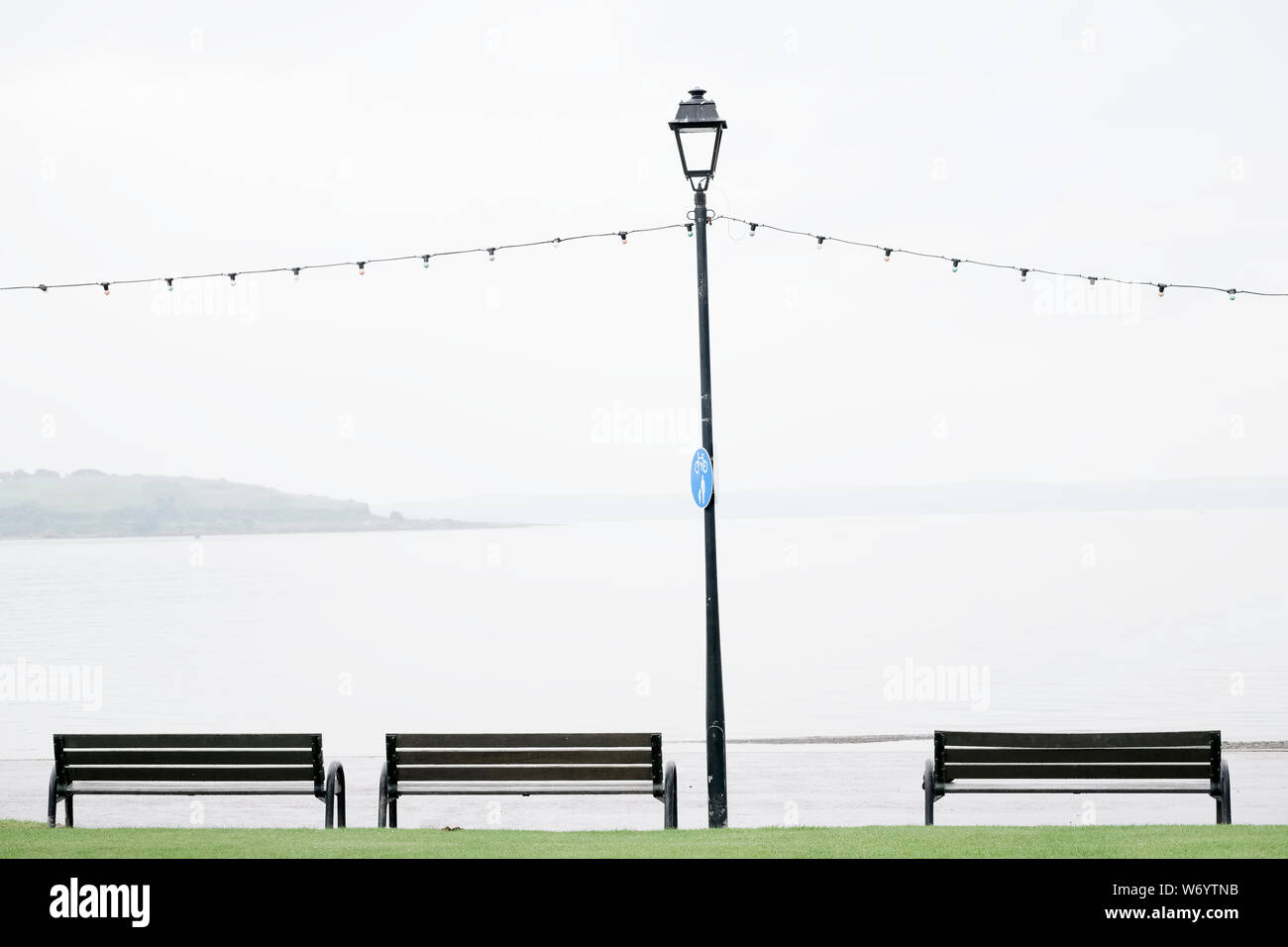Empty seaside seats benches hi-res stock photography and images - Alamy