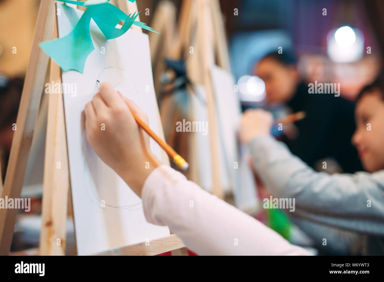 group lesson in drawing. Children learn to draw in the classroom Stock ...