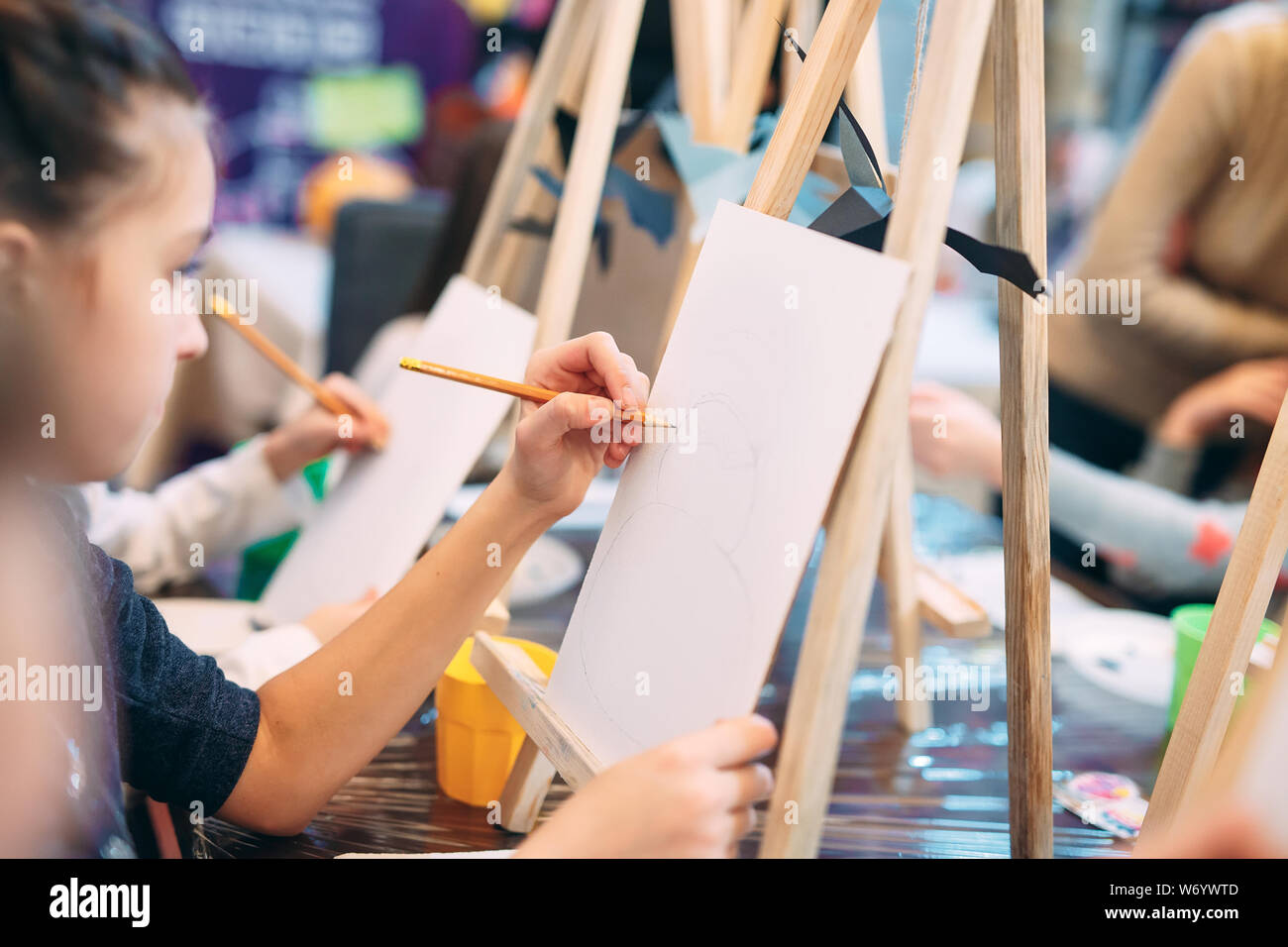group lesson in drawing. Children learn to draw in the classroom Stock ...
