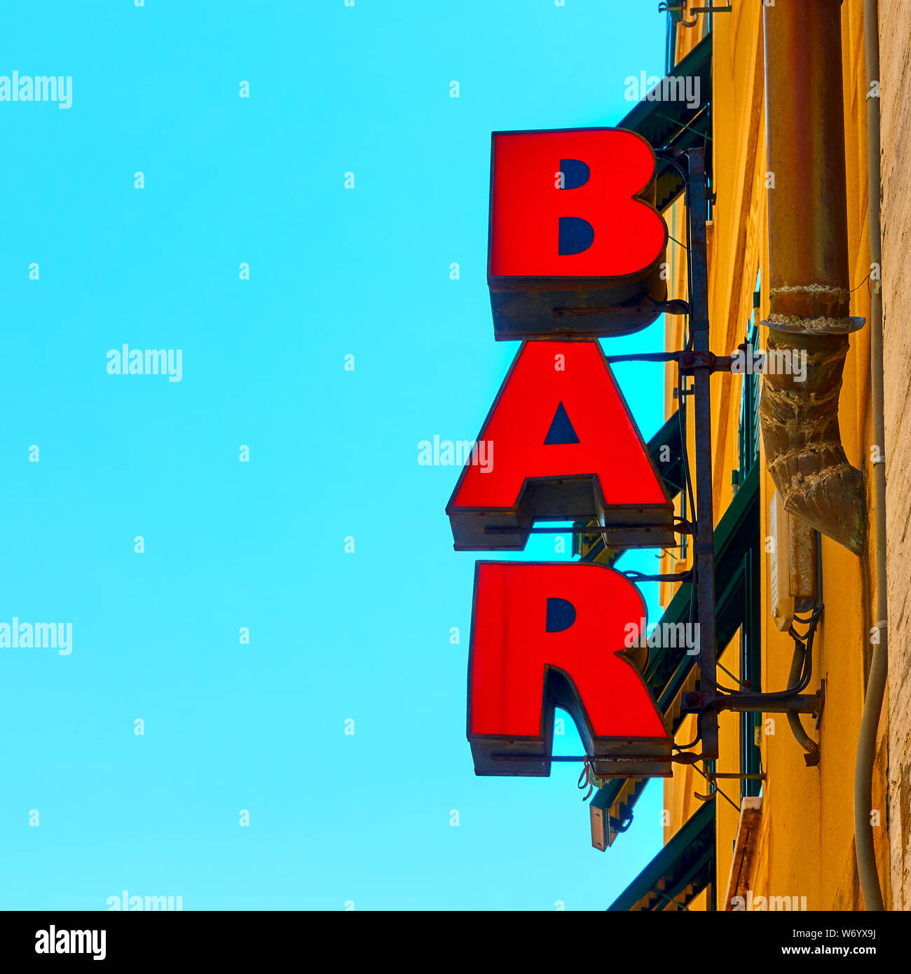 The red bar hi-res stock photography and images - Alamy