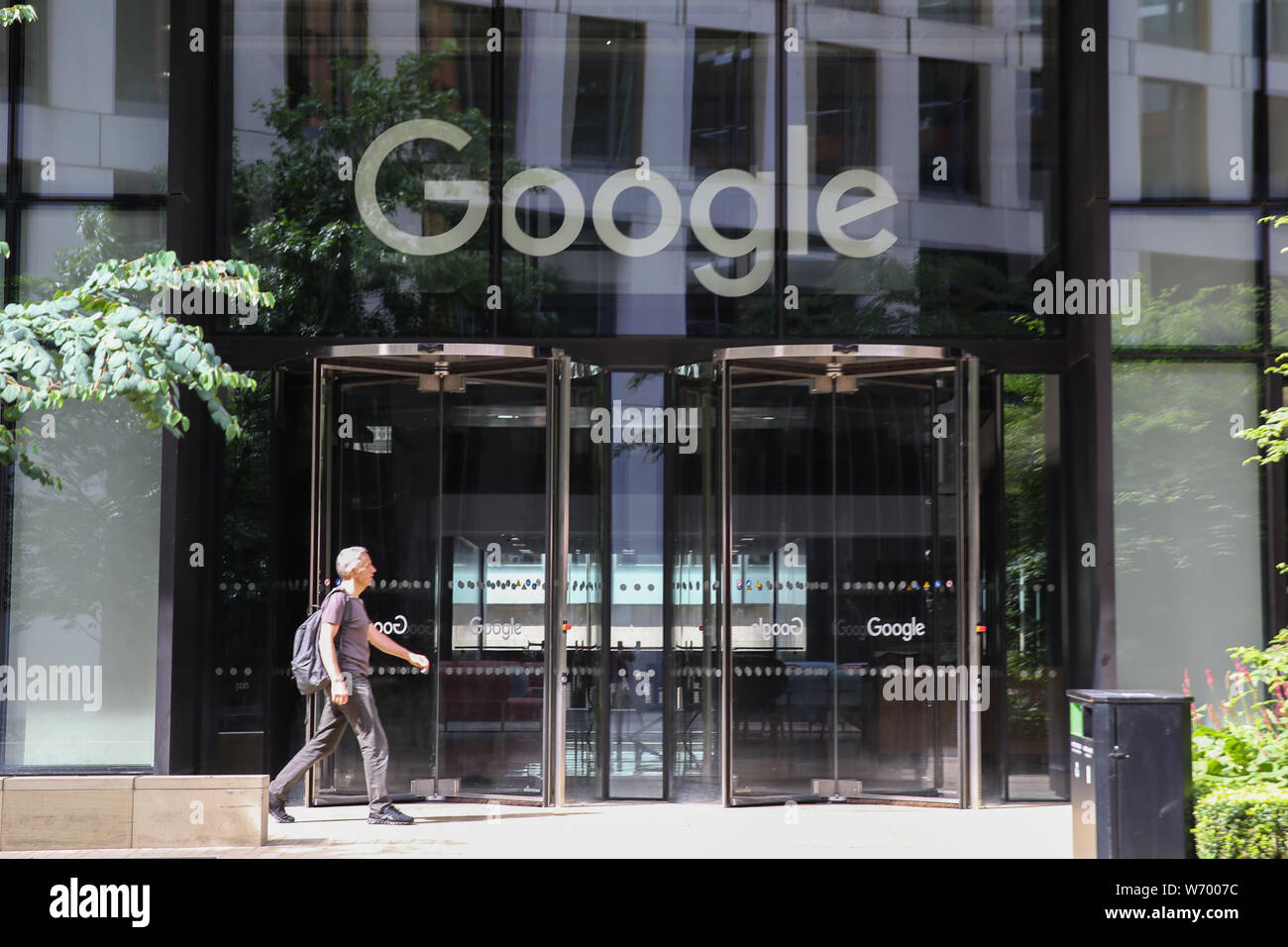 Google logo london hi-res stock photography and images - Alamy