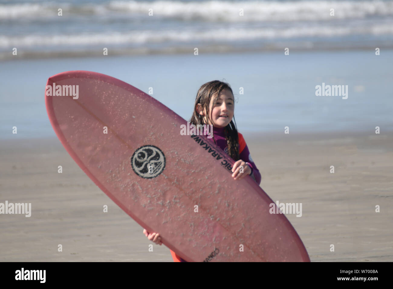Kids surfing and beach fun Stock Photo - Alamy