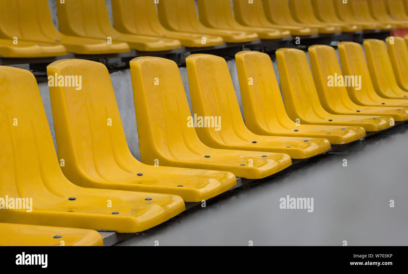 Yellow stadium seats hi-res stock photography and images - Alamy