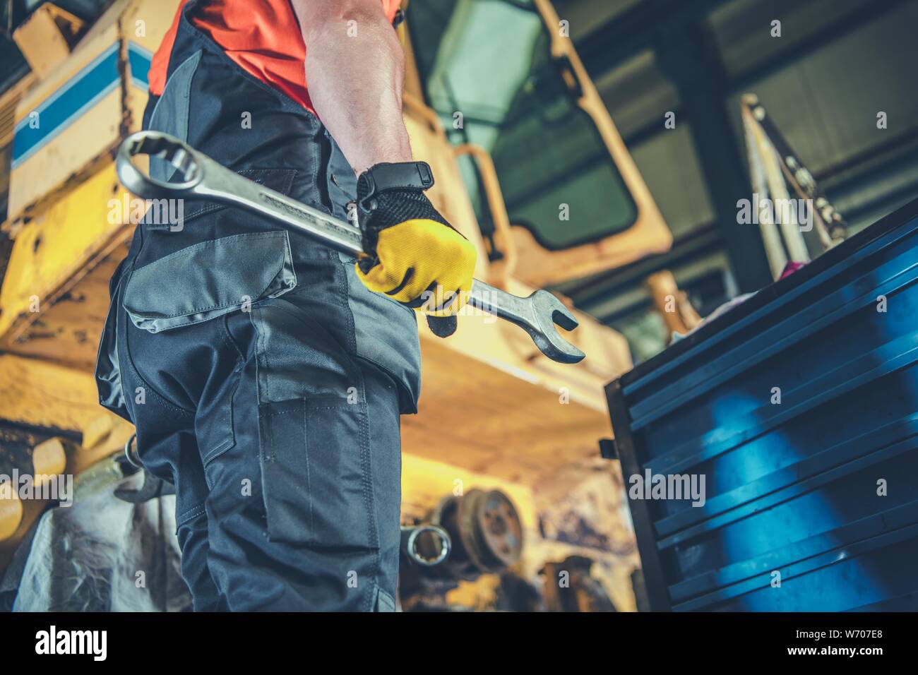 Machinery servicing hi-res stock photography and images - Alamy