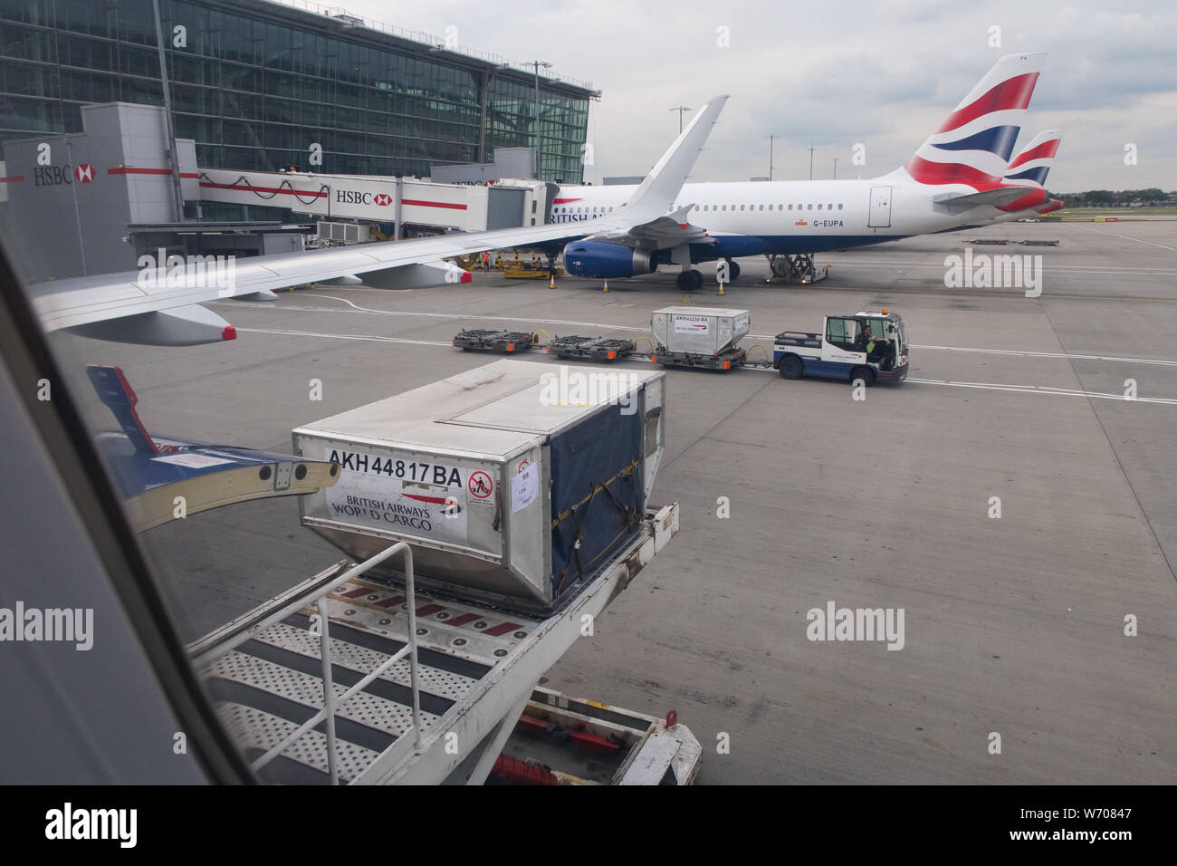 Baggage containers hi-res stock photography and images - Alamy