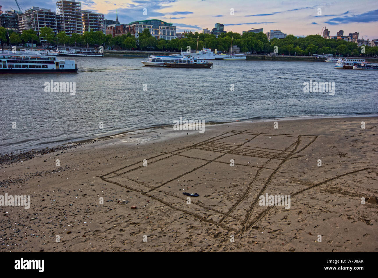 London sand beach hot spot hi-res stock photography and images - Alamy