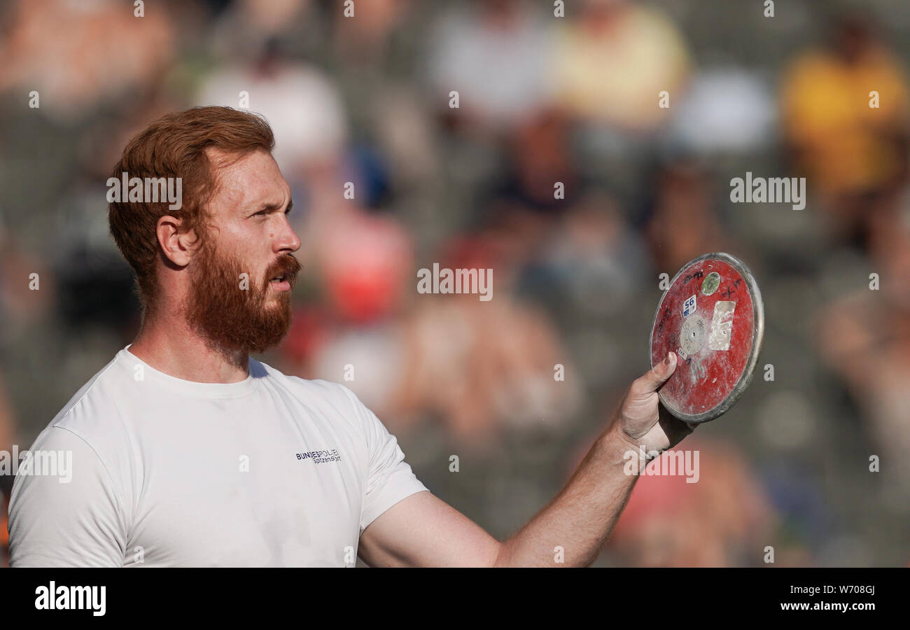 Third throw hi-res stock photography and images - Alamy