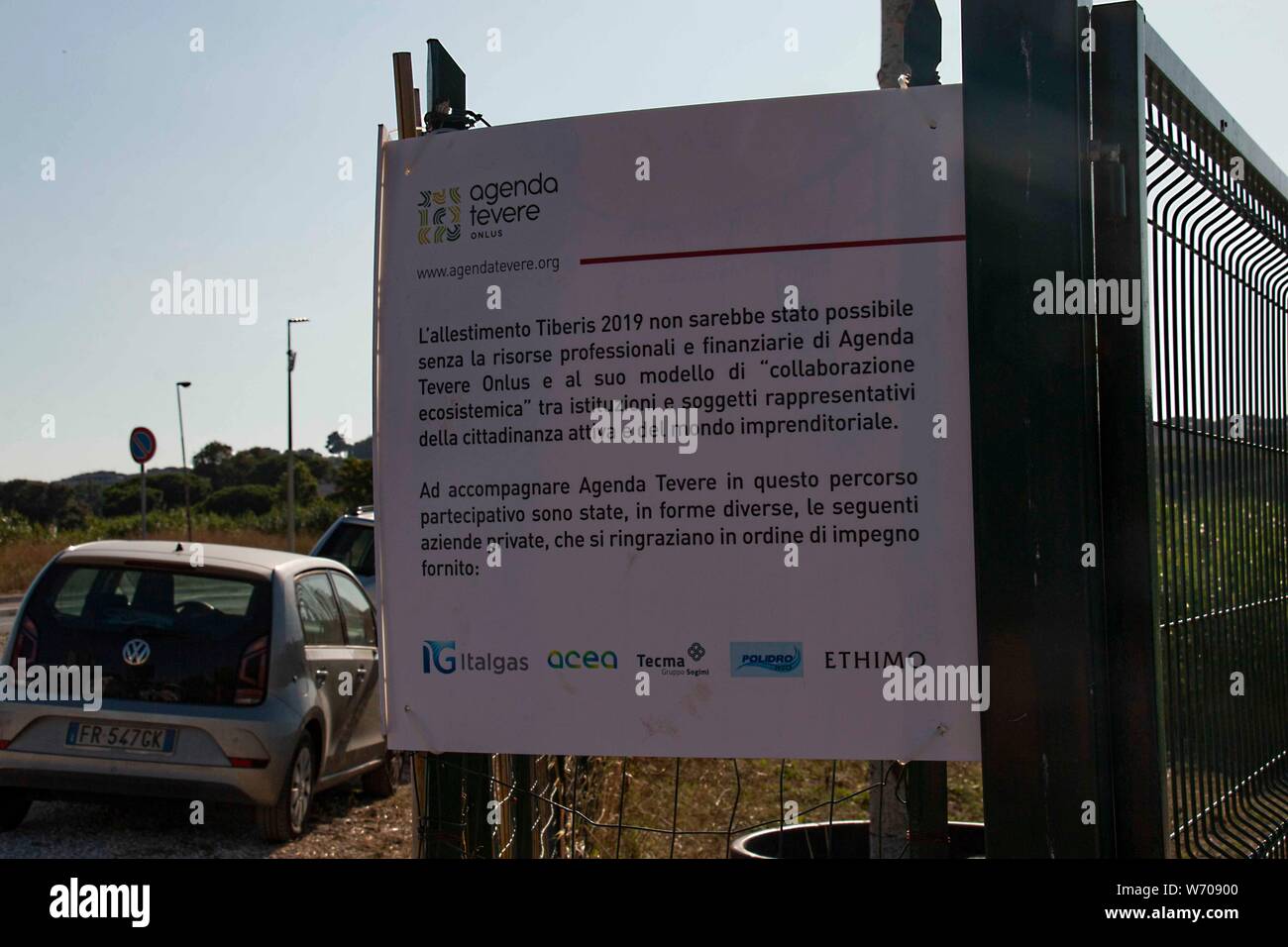 Virginia Raggi inaugurates the Tiberis beach Stock Photo - Alamy