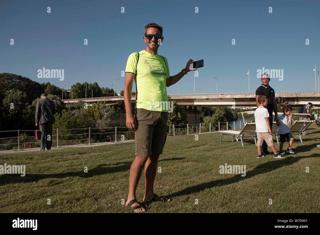 Virginia Raggi inaugurates the Tiberis beach Stock Photo - Alamy