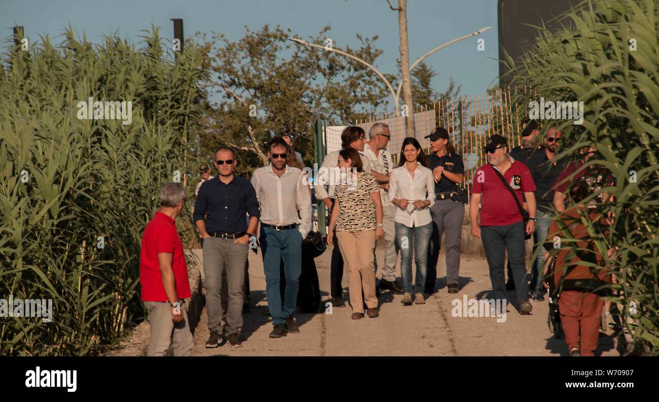 Virginia Raggi inaugurates the Tiberis beach Stock Photo - Alamy