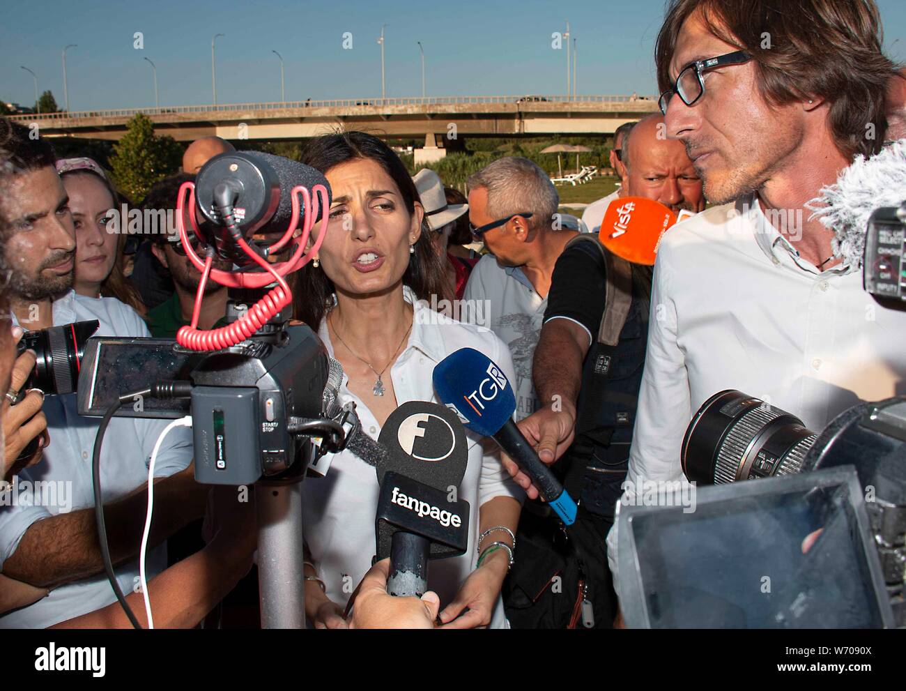 Virginia Raggi inaugurates the Tiberis beach Stock Photo - Alamy