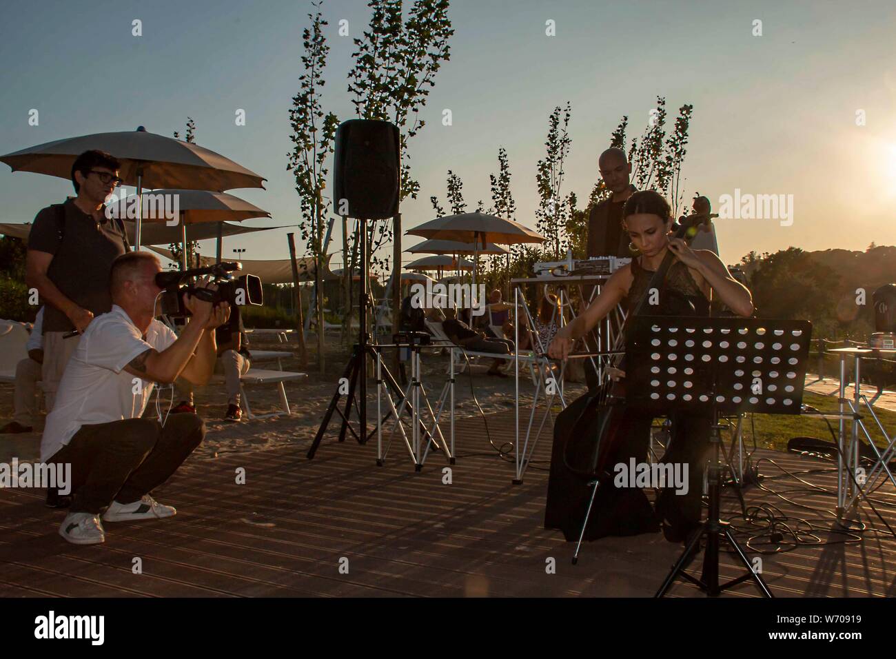 Virginia Raggi inaugurates the Tiberis beach Stock Photo - Alamy
