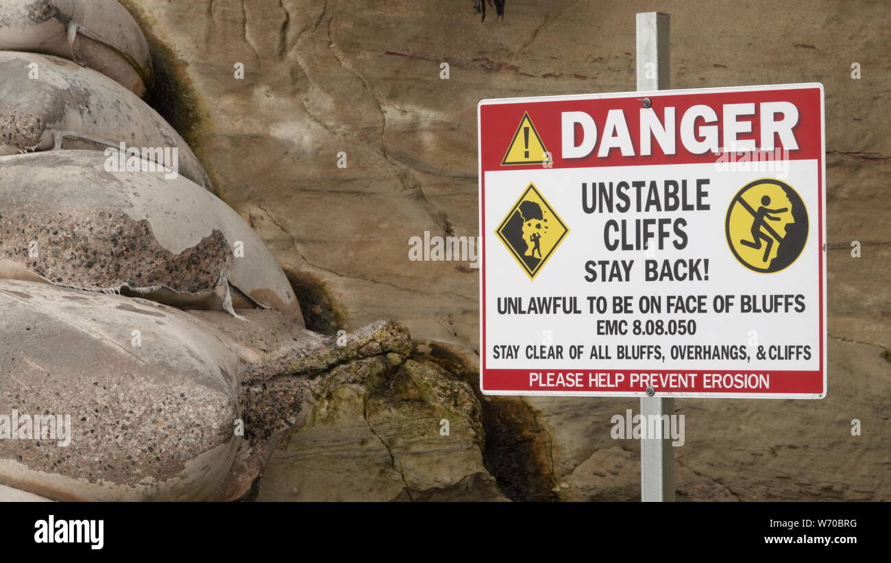 Crumbling cliff edge warning sign hi-res stock photography and images ...