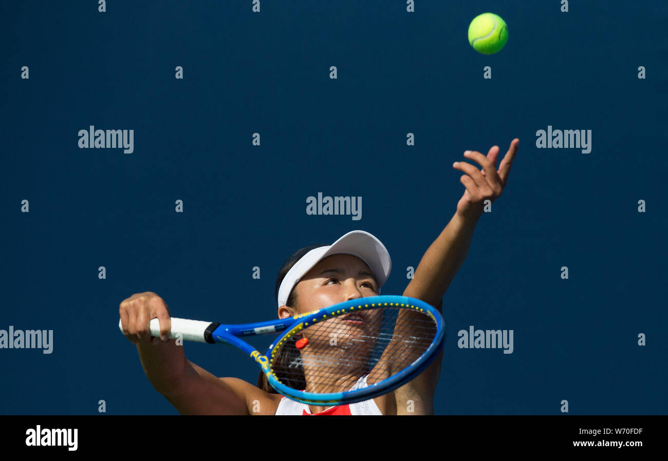 Shuai peng china serves against hi-res stock photography and images - Alamy