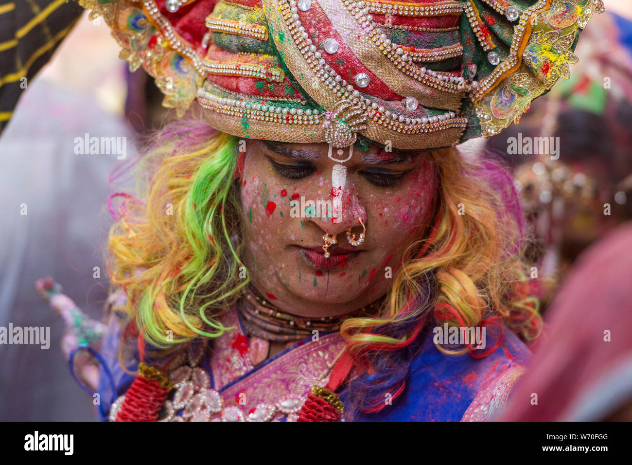 Lord krishna holi hi-res stock photography and images - Alamy