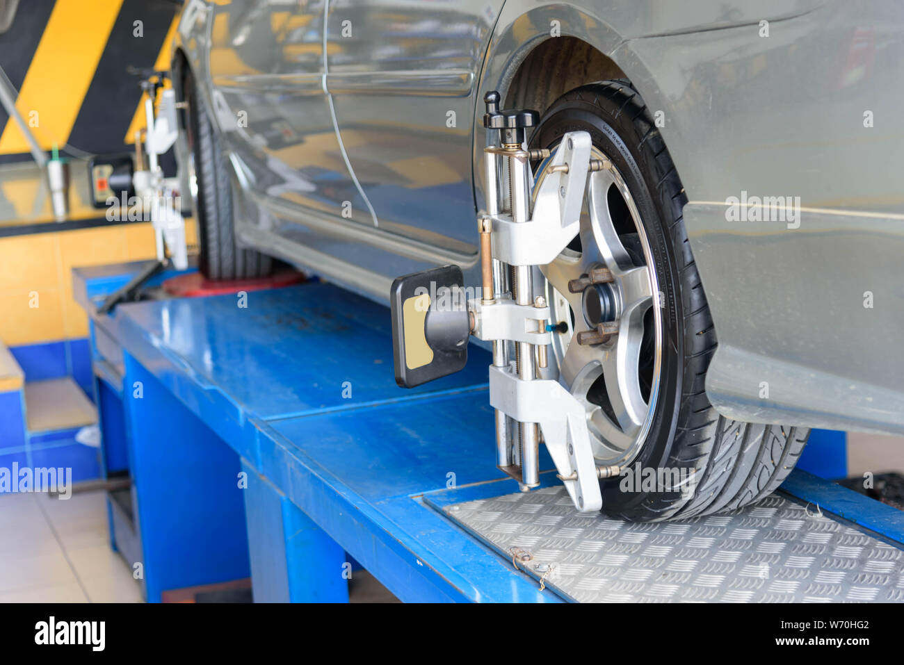 Alignment stand hi-res stock photography and images - Alamy