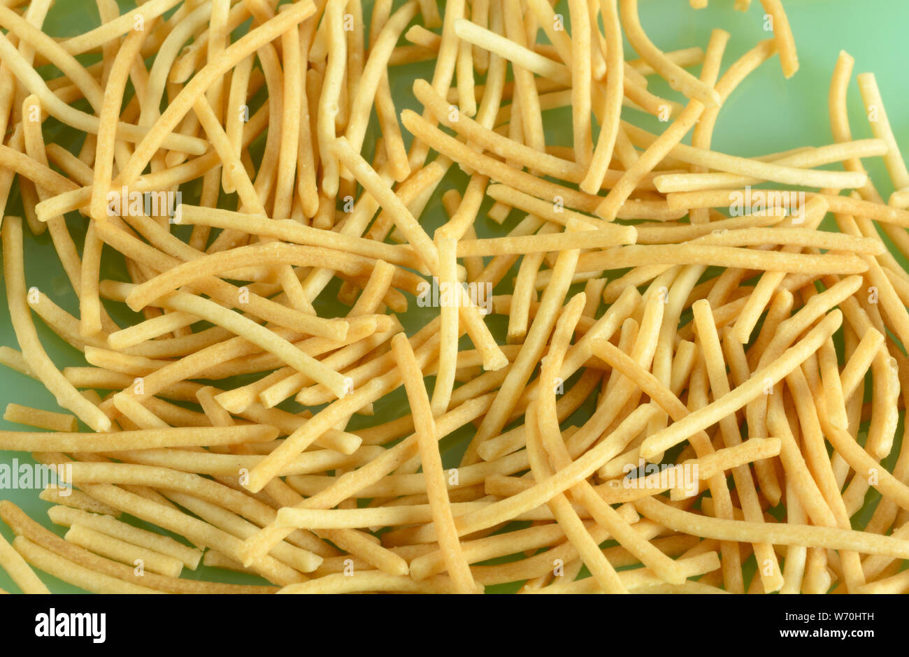 Crispy noodles hi-res stock photography and images - Alamy