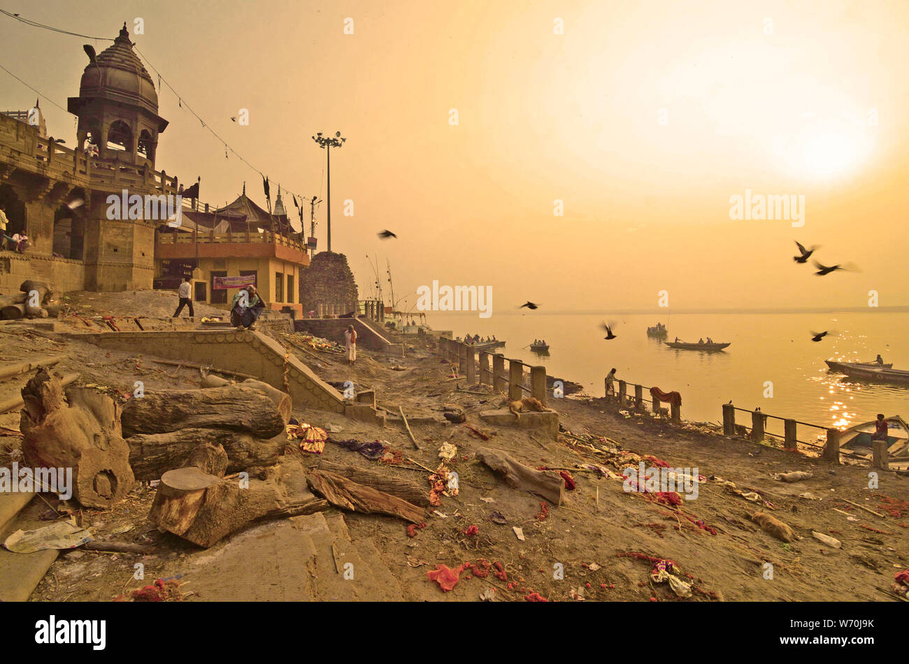 Manikarnika Ghat, Varanasi, Uttar Pradesh, India Stock Photo - Alamy