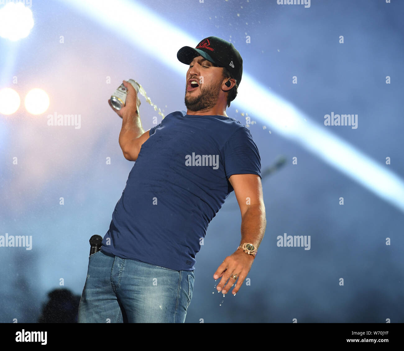 WEST PALM BEACH, FL - AUGUST 03: Luke Bryan performs during the Sunset ...
